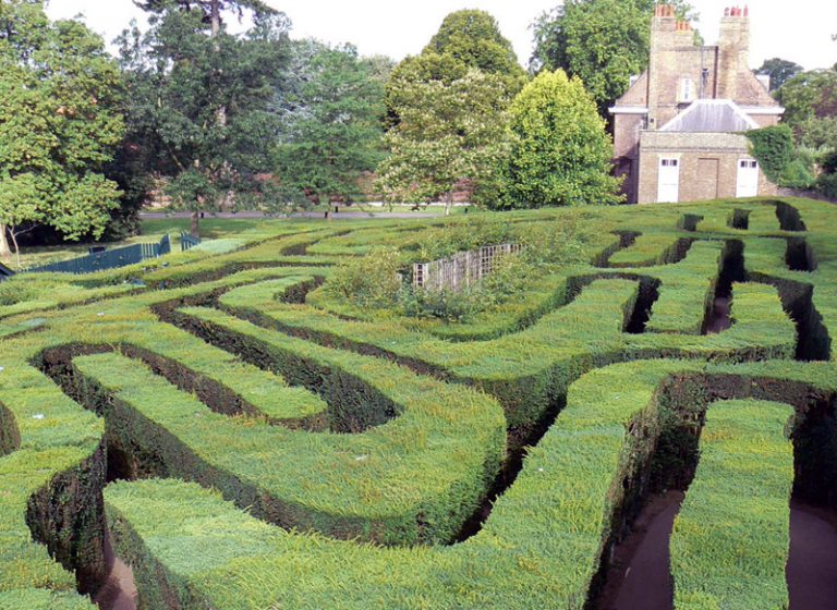 8 Breathtaking Garden Mazes
